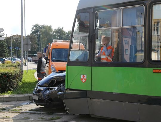 Zderzenie tramwaju z samochodem